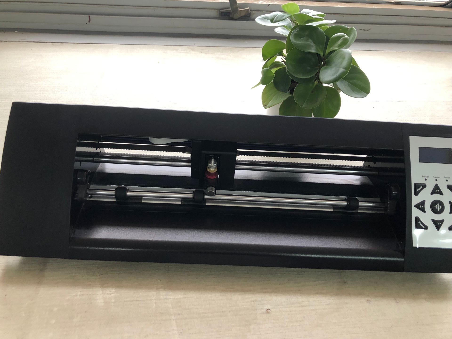 Green 360mm Black Craft Cutting Plotter ARMS Controller Automatic Tracking